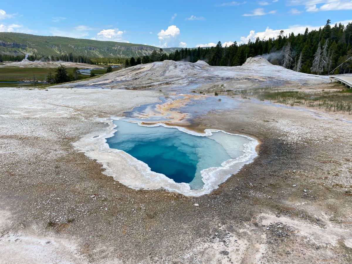 All 11 Geyser Basins in Yellowstone Ranked - Engineer to Explore