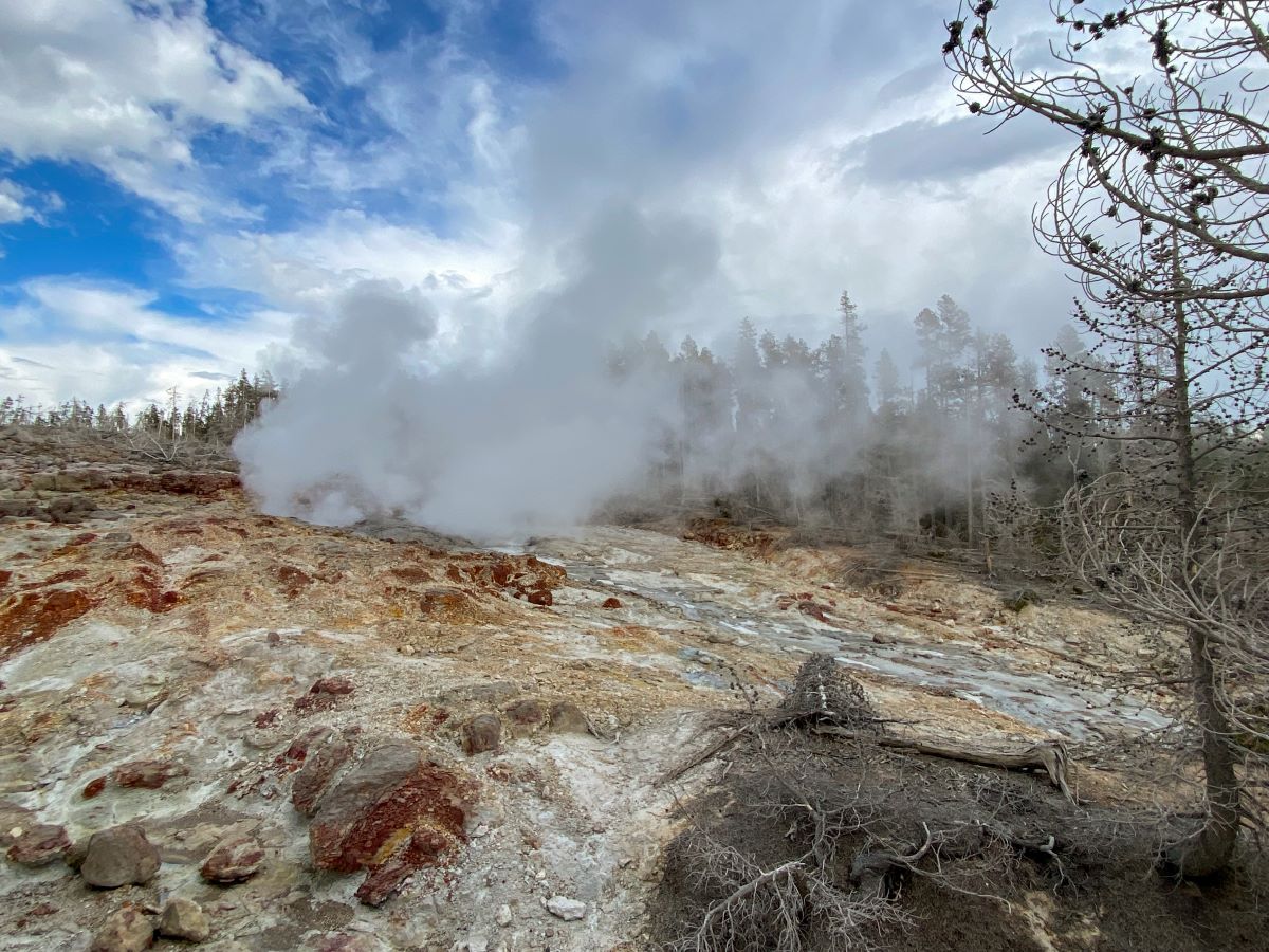 All 11 Geyser Basins in Yellowstone Ranked - Engineer to Explore