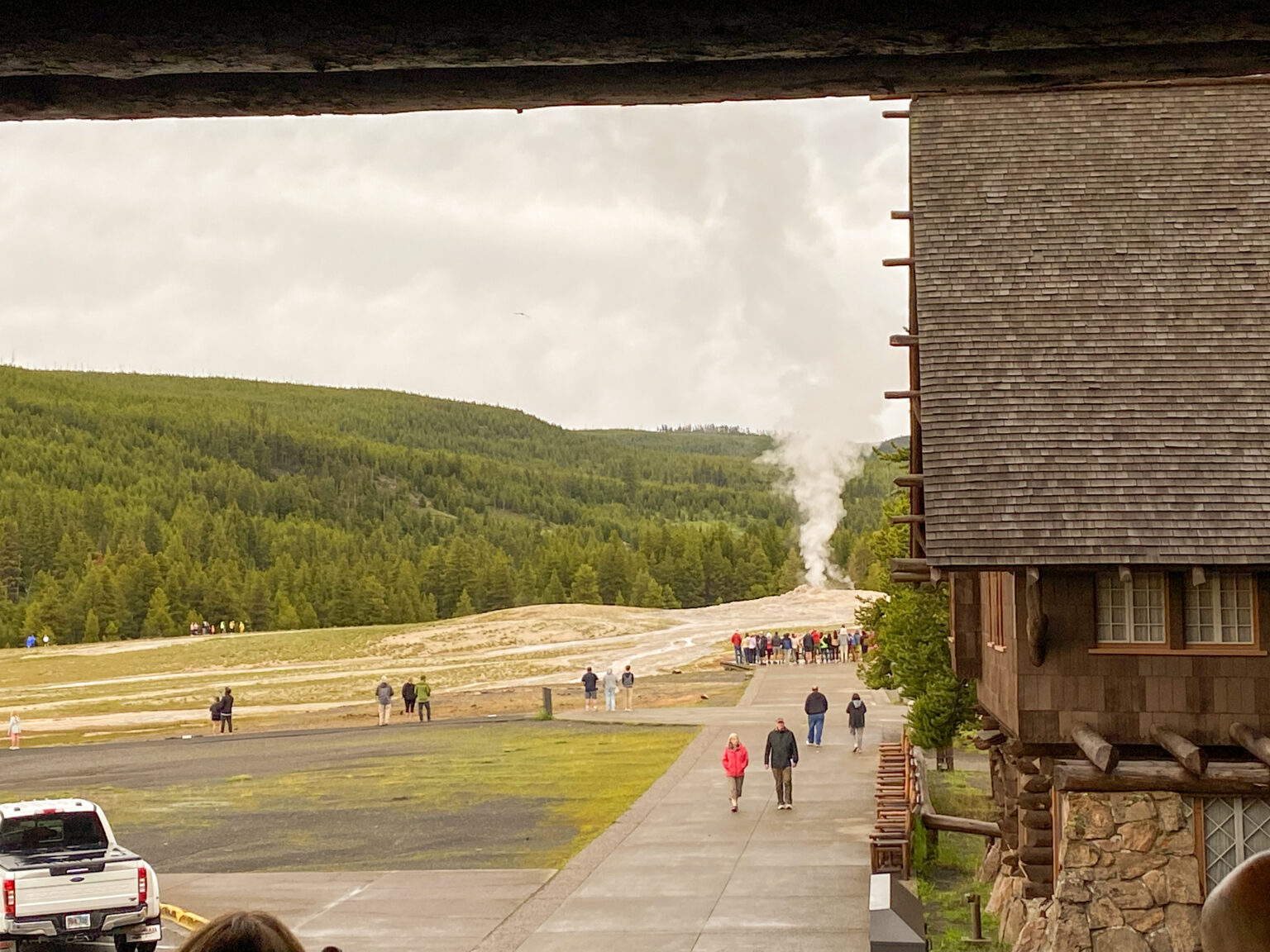 Visiting the Old Faithful Area of Yellowstone (How to Beat the Crowds ...