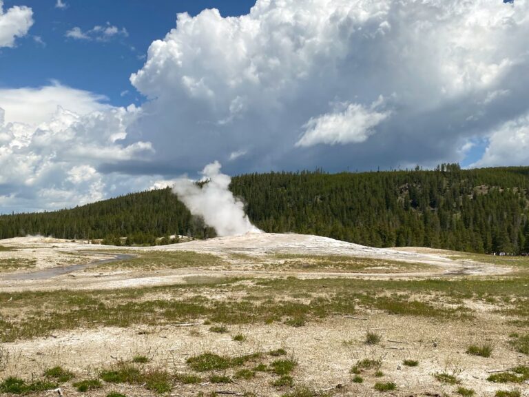 Visiting the Old Faithful Area of Yellowstone (How to Beat the Crowds ...