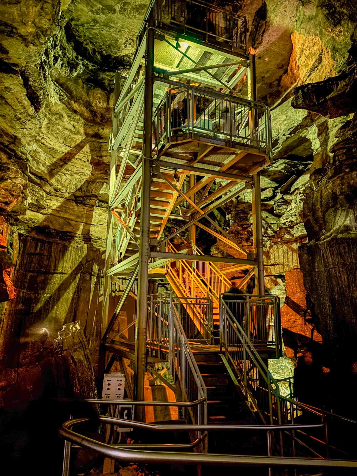 Mammoth Cave Tours: Which One is Right for You? - Engineer to Explore